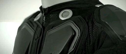Feel the impact with the ARAIG force feedback exoskeleton - Hardware ...